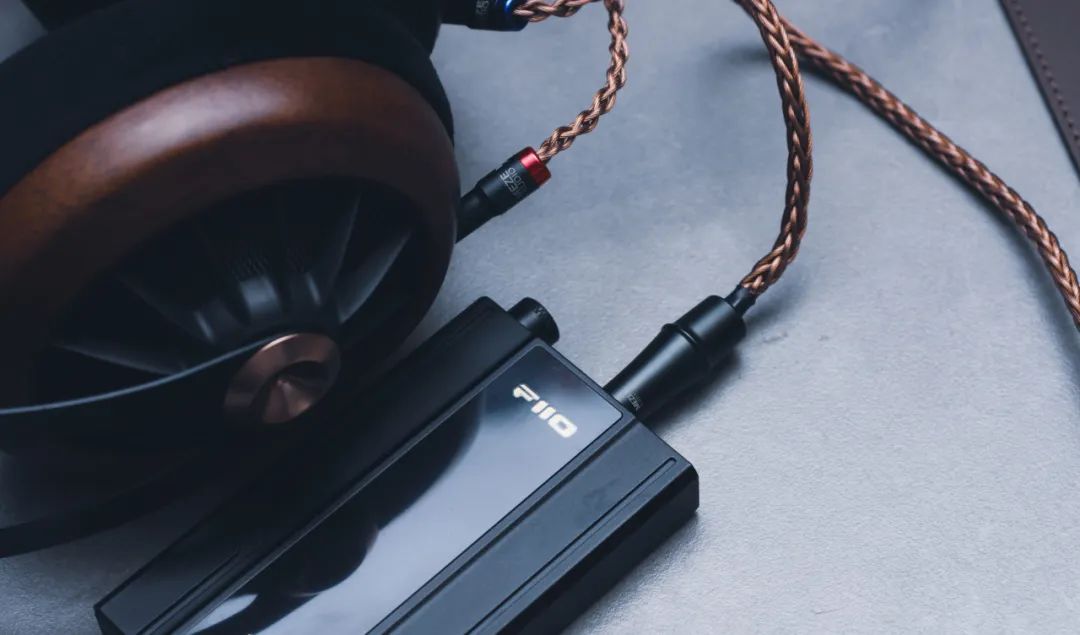 卷到离谱｜FiiO＆JadeAudio 解码耳放 Q11-FIIO---BORN FOR MUSIC